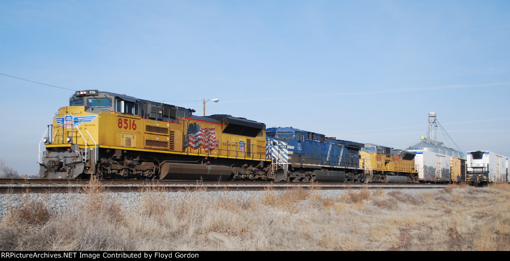 UP 8516, CEFX 1053 and UP 8209 lead UP freight east